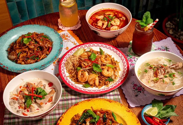 Free Main | Rosa’s Thai Reading| Authentic Thai Restaurant